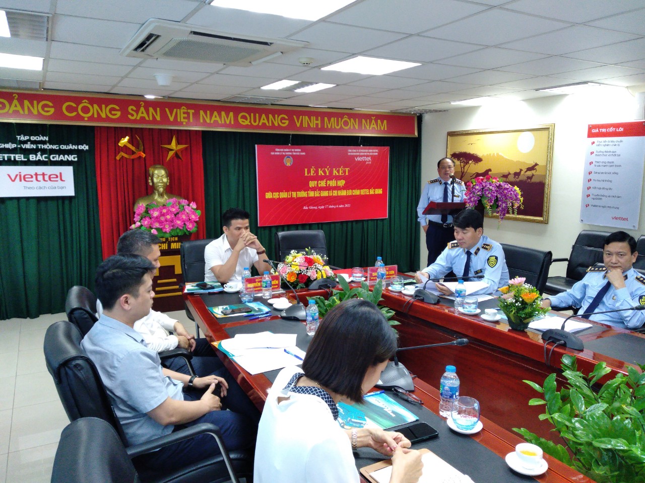 Cục QLTT tỉnh Bắc Giang ký quy chế phối hợp với Chi nhánh Bưu chính Viettel Bắc Giang - Trang ...