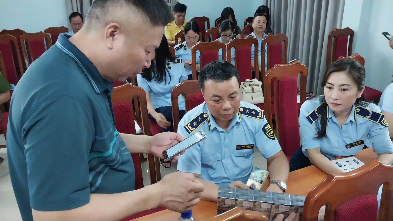 Cục QLTT tỉnh Bắc Giang tổ chức Hội nghị hướng dẫn phân biệt hàng thật, hàng giả - Trang thông ...