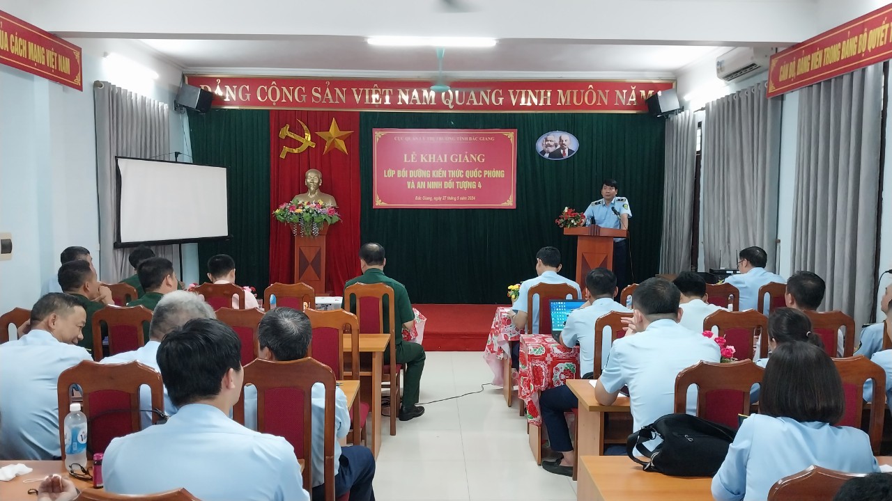 Cục QLTT tỉnh Bắc Giang tổ chức Lớp bồi dưỡng kiến thức quốc phòng và an ninh đối tượng 4 ...